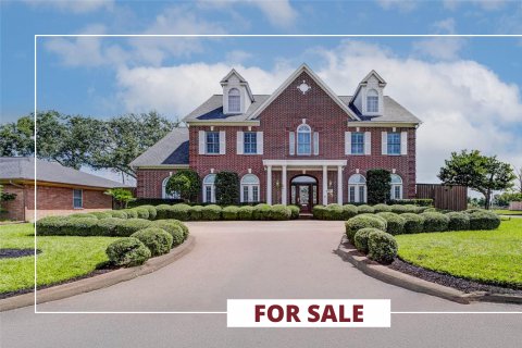 Meet Tom Hanson of CBS News Now, Based in Fort Worth, Texas