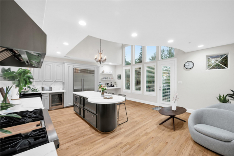 Meet Tom Hanson of CBS News Now, Based in Fort Worth, Texas