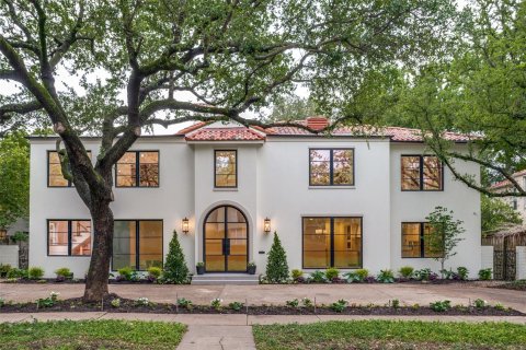 Meet Tom Hanson of CBS News Now, Based in Fort Worth, Texas