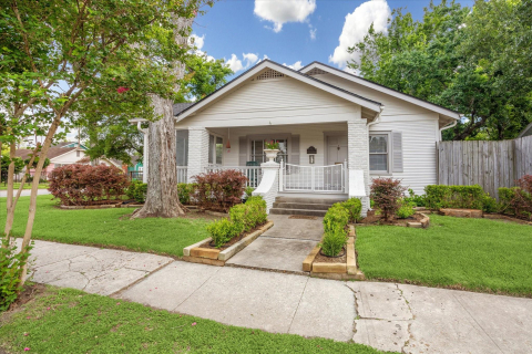 Meet Tom Hanson of CBS News Now, Based in Fort Worth, Texas